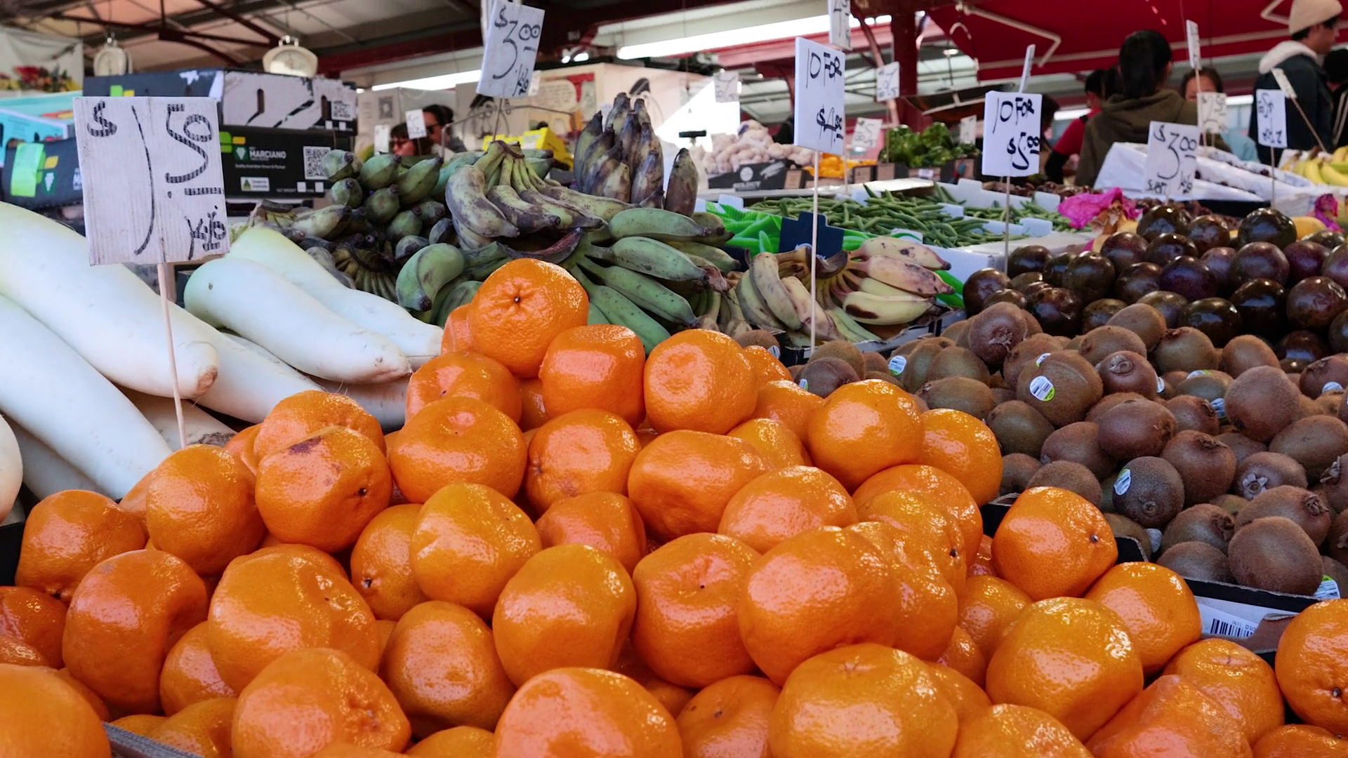 Fresh Produce At Queen Victoria Market Stock Footage SBV-352401661 ...
