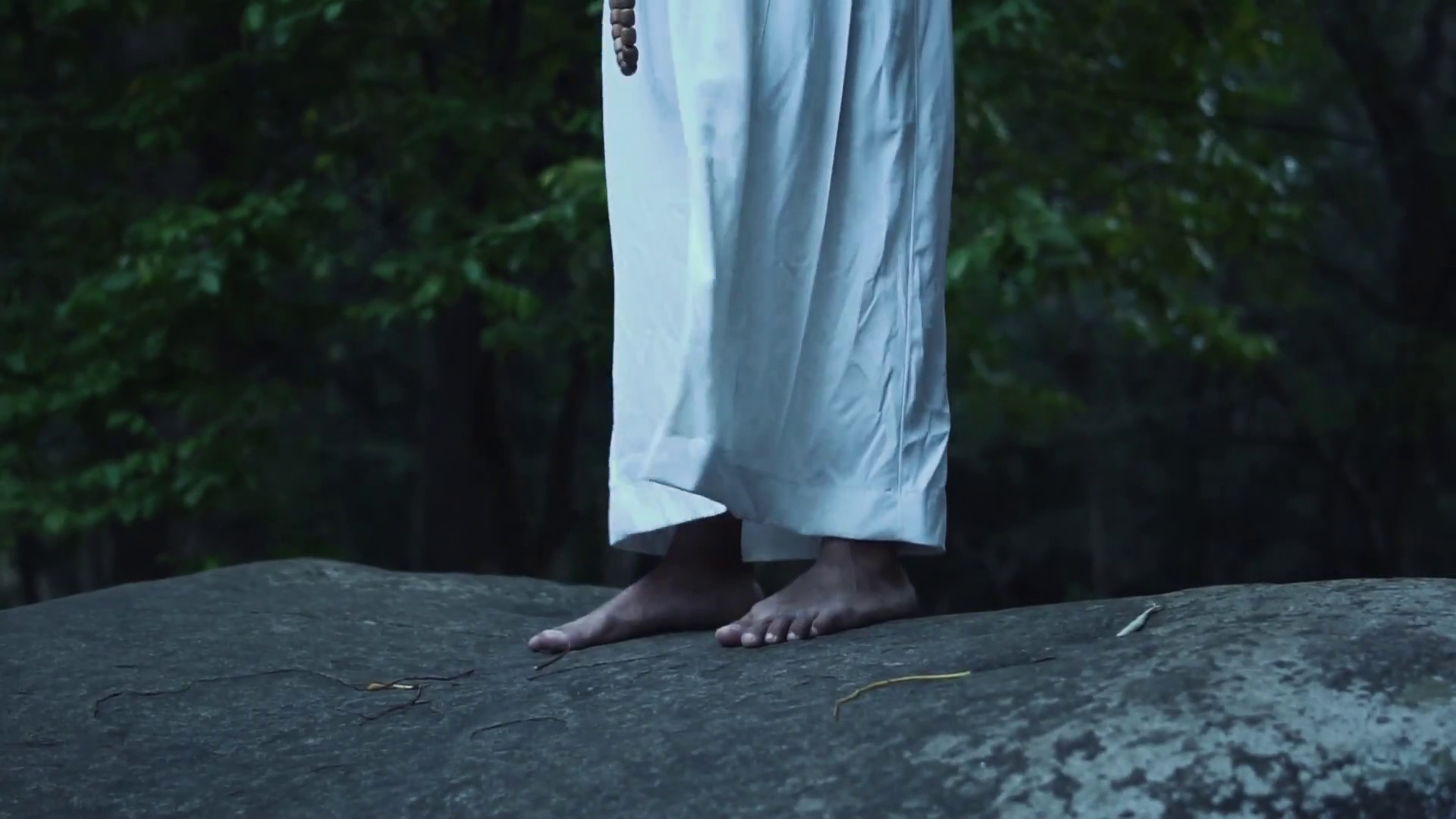 Barefoot Arabian Man In Traditional White Stock Footage SBV-347759219 ...