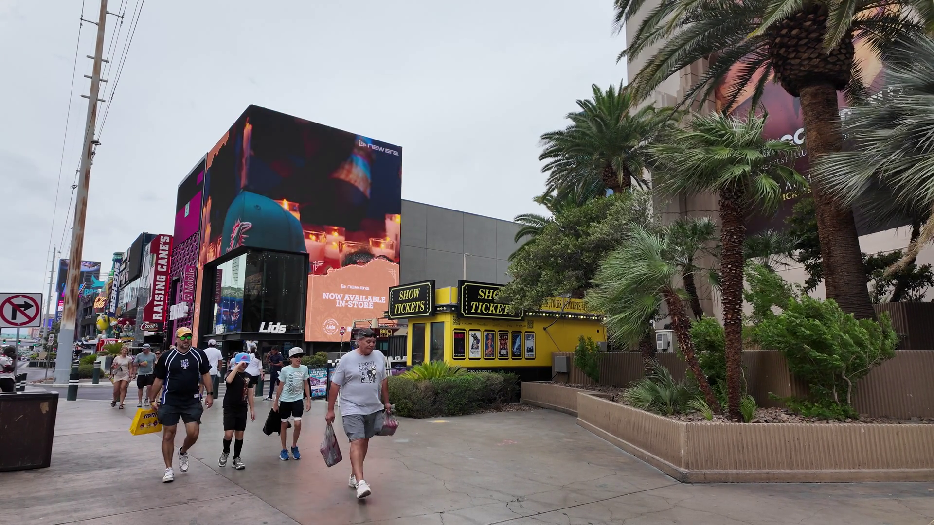 Ed: Las Vegas Nv Usa 8/25: People Walking Stock Footage SBV-352789608 ...