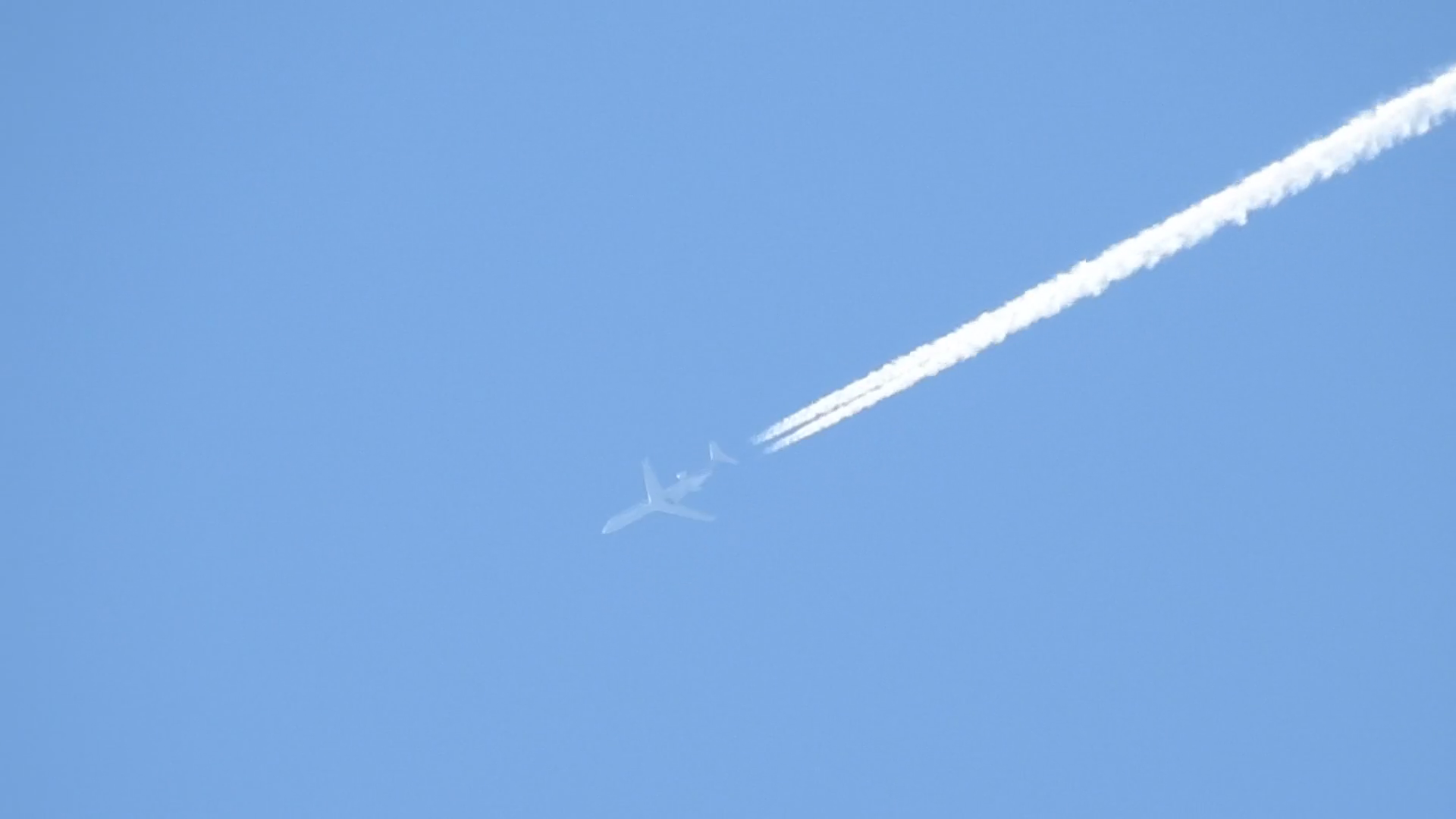 Close-up Captures Jet Contrails/chemtrails Stock Footage SBV-347645836 ...