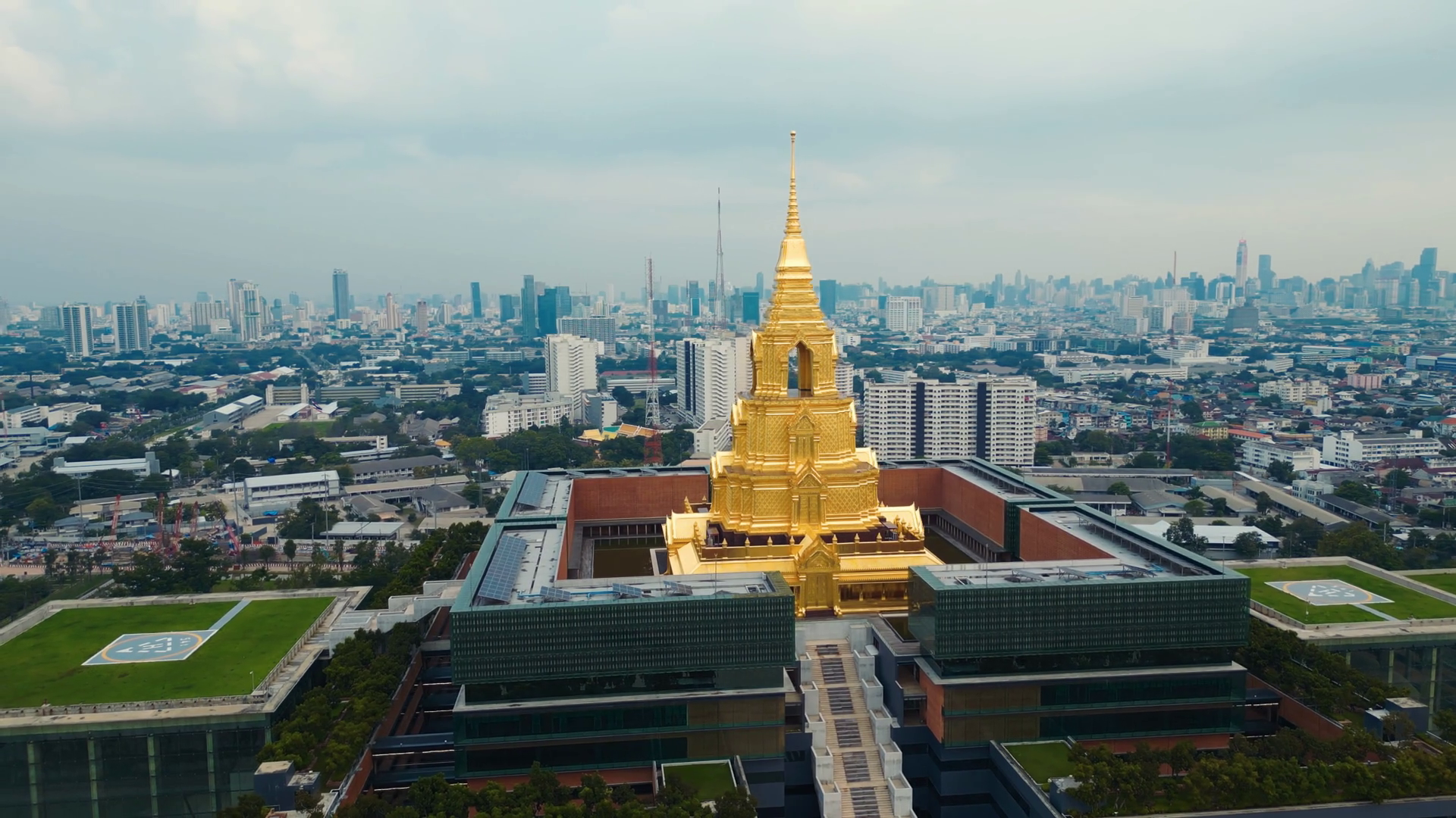 Orbital Shot Of Thai Parliament Building In Stock Footage SBV-351907910 ...