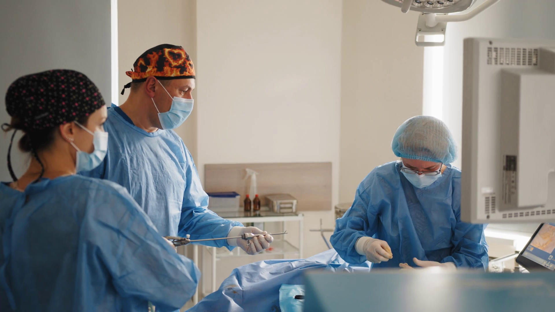 The Surgeon Uses Needle Holder To Hold Stock Footage SBV-348508390 ...