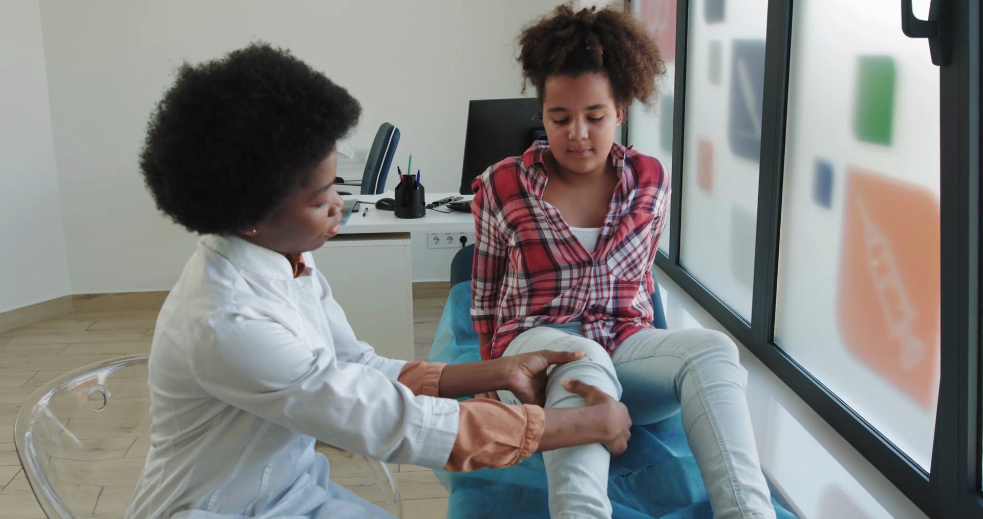 Leg Dislocation First Aid Doctor Examines Stock Footage SBV-348527366 ...