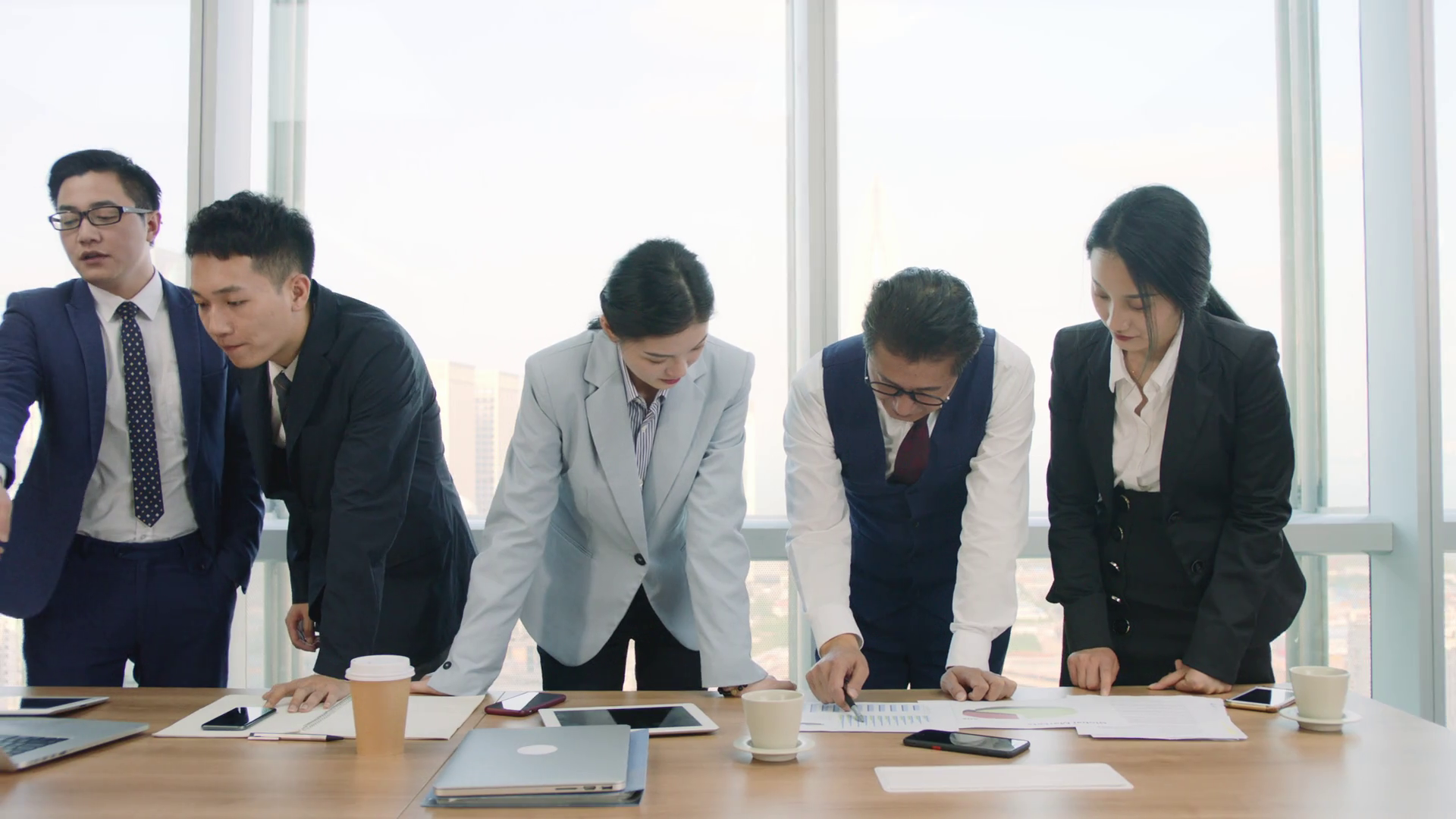 Group Of Asian Corporate Executives Meeting Stock Footage SBV-347309784 ...