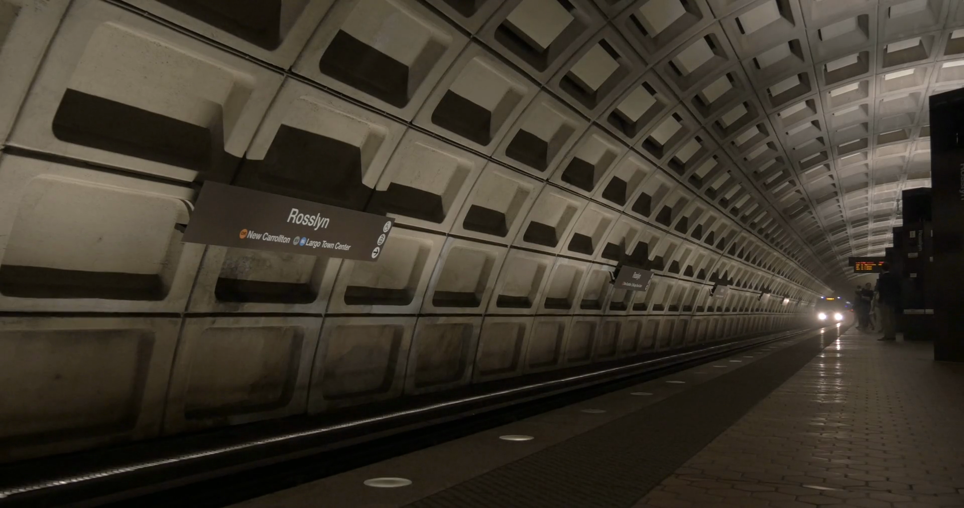 Washington Dc Metro Train Pulls Into Rosslyn Stock Footage SBV ...