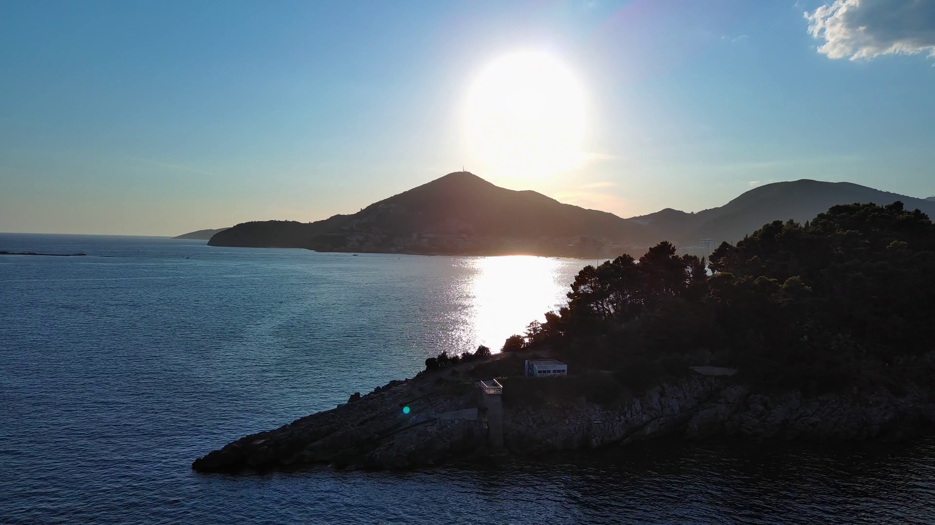 Dazzling Sun In Evening Sky Illuminates Stock Footage SBV-352777626 ...