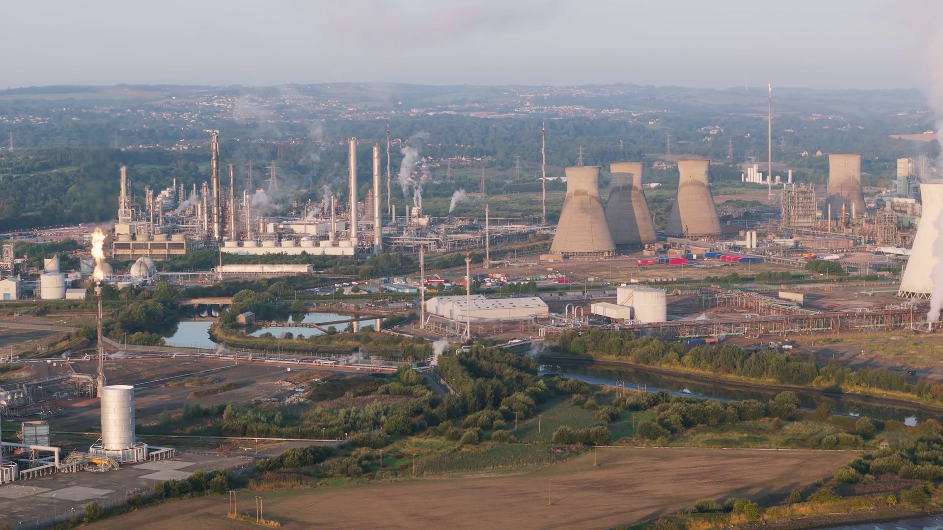 Aerial View Of Grangemouth Refinery Complex Stock Footage SBV-352638846 ...