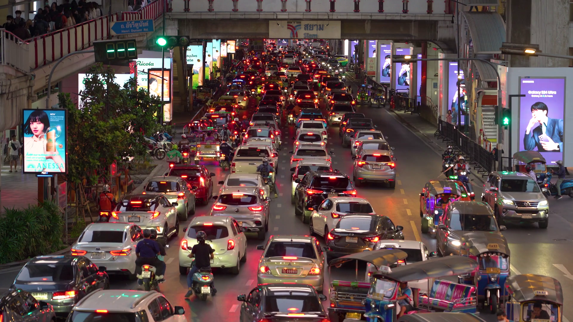 Busy Evening Traffic Jam In Bustling City Stock Footage SBV-352115213 ...