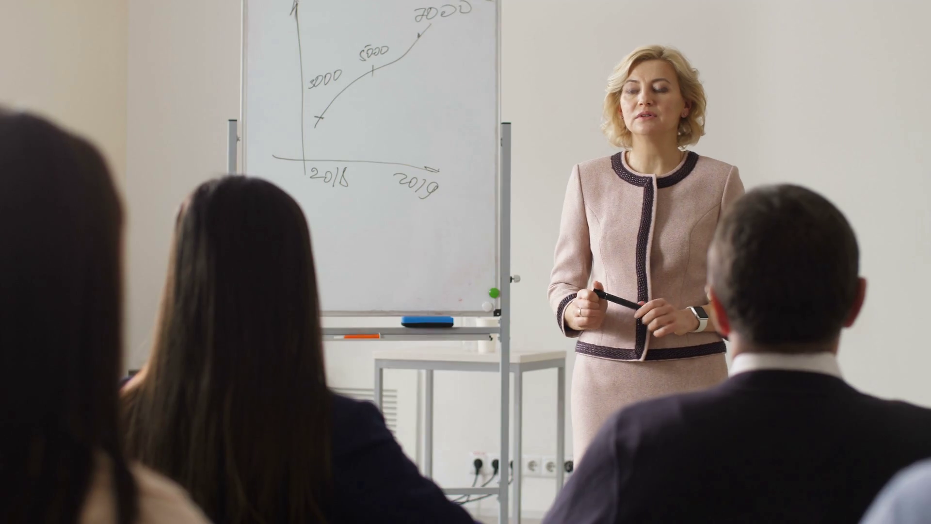 Finishing seminar smiling female speaker glad to answer questions from ...