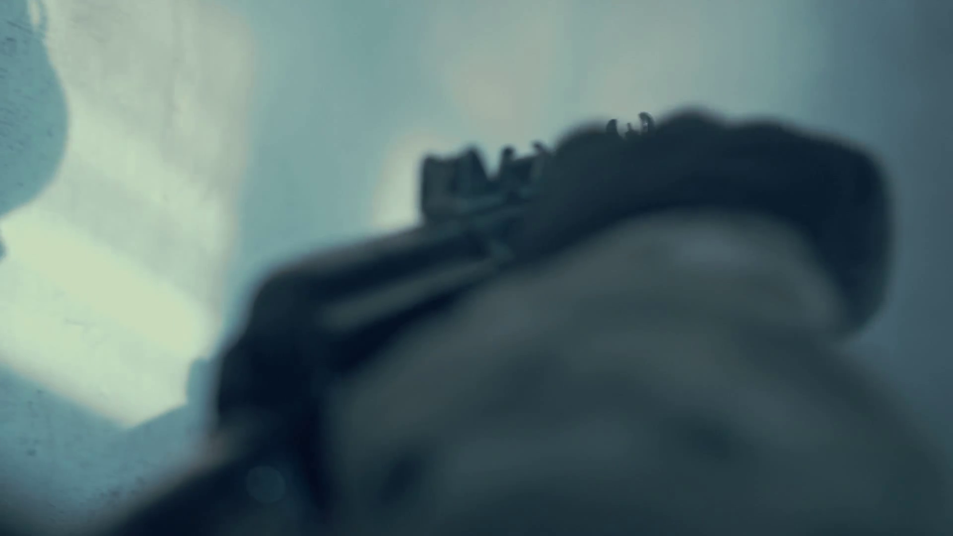 Aiming rifle kalashnikov. Removing fuse ak 47. Assault rifle aiming ...