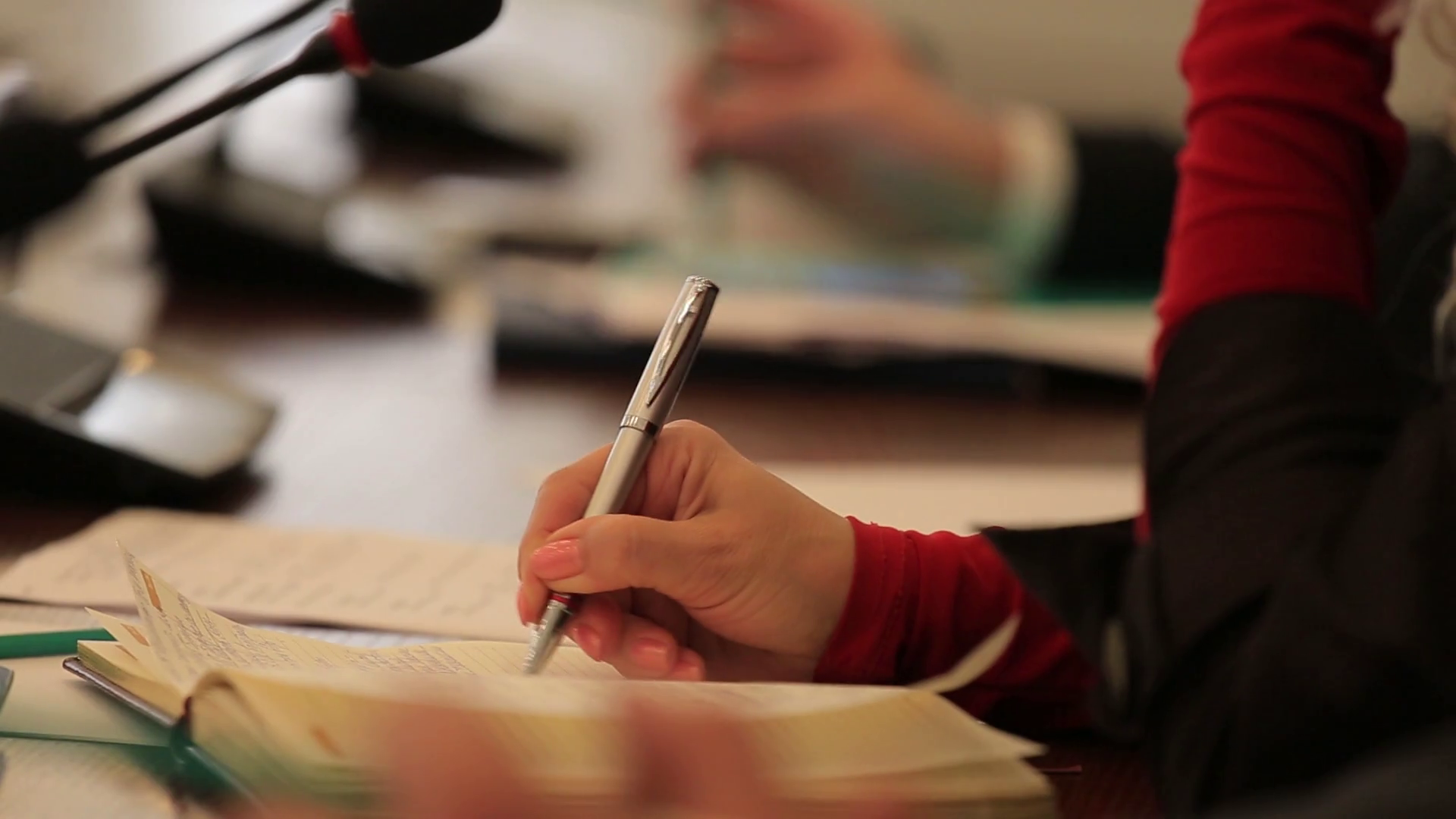 Hand Journalist Writes In Notebook Stock Footage SBV-309999368 ...