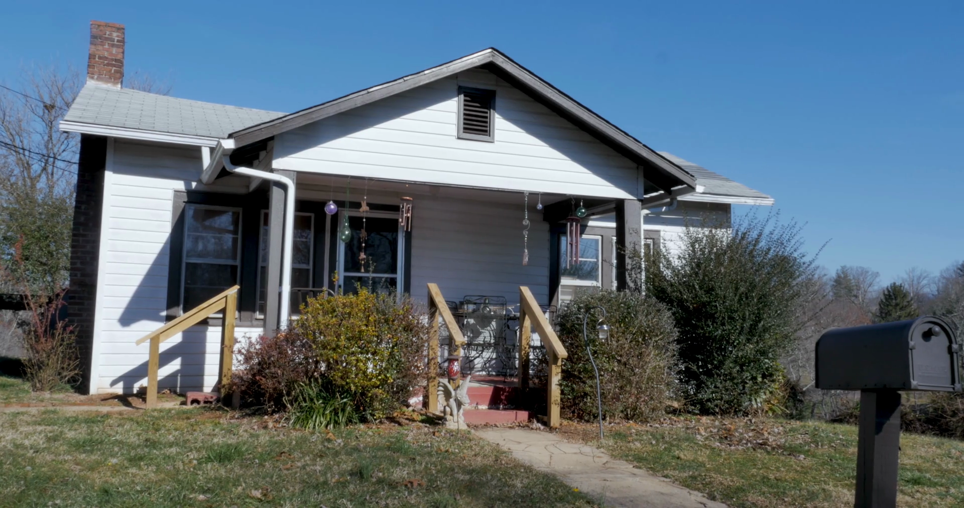 Establishing Shot: One-story House Under Stock Footage SBV-335910198 ...