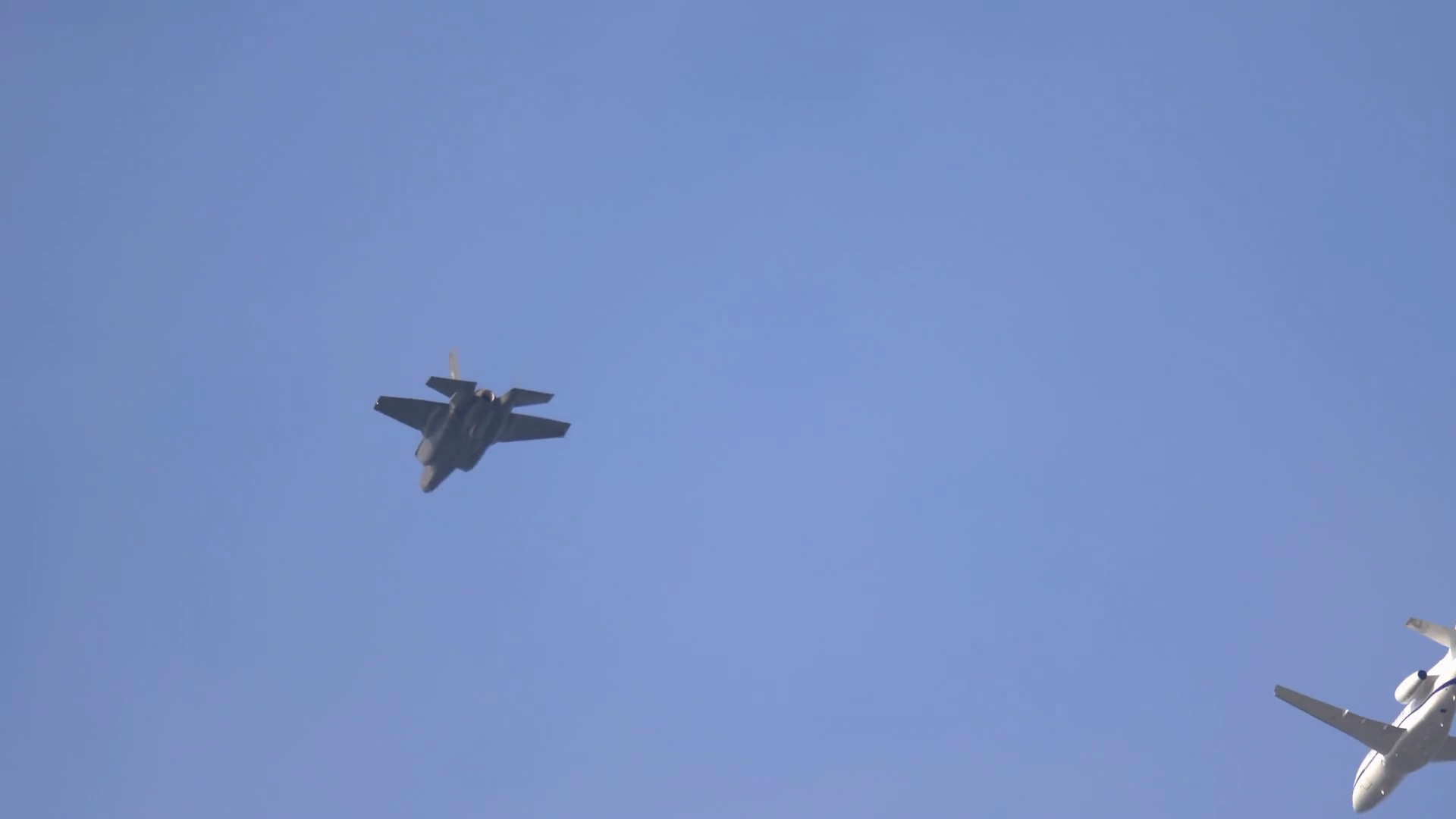 F35 F2000 Fighter Jet Intercepting Renegade Stock Footage SBV-338018717 ...