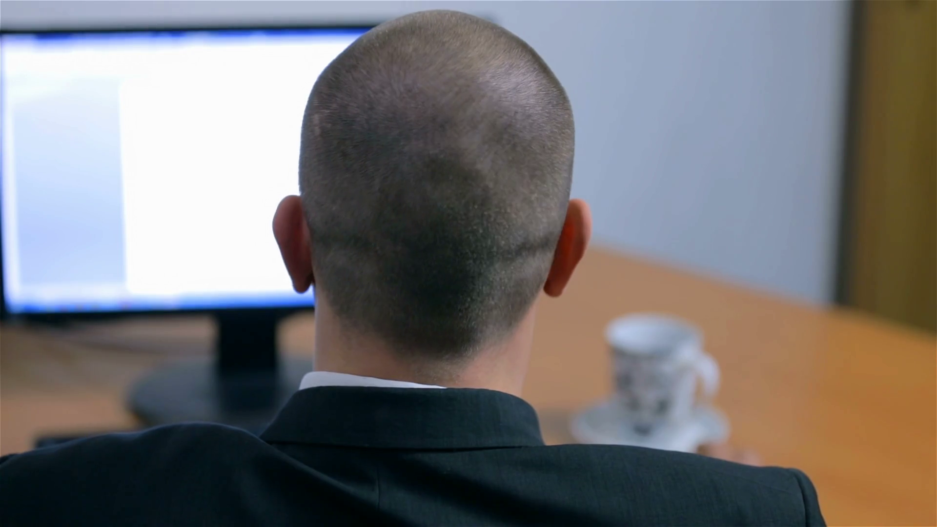 Office Worker Turning Off Computer Stock Footage SBV-316503102 ...