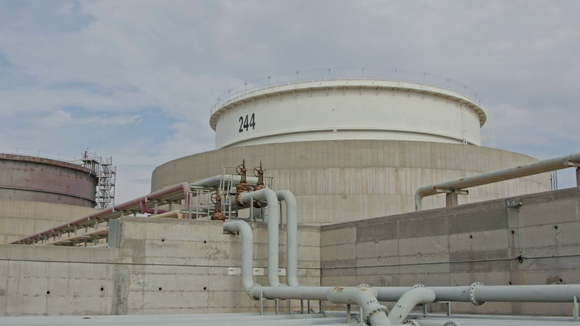 Large Crude Oil Storage Tanks In Huge Stock Footage SBV-329130103 ...