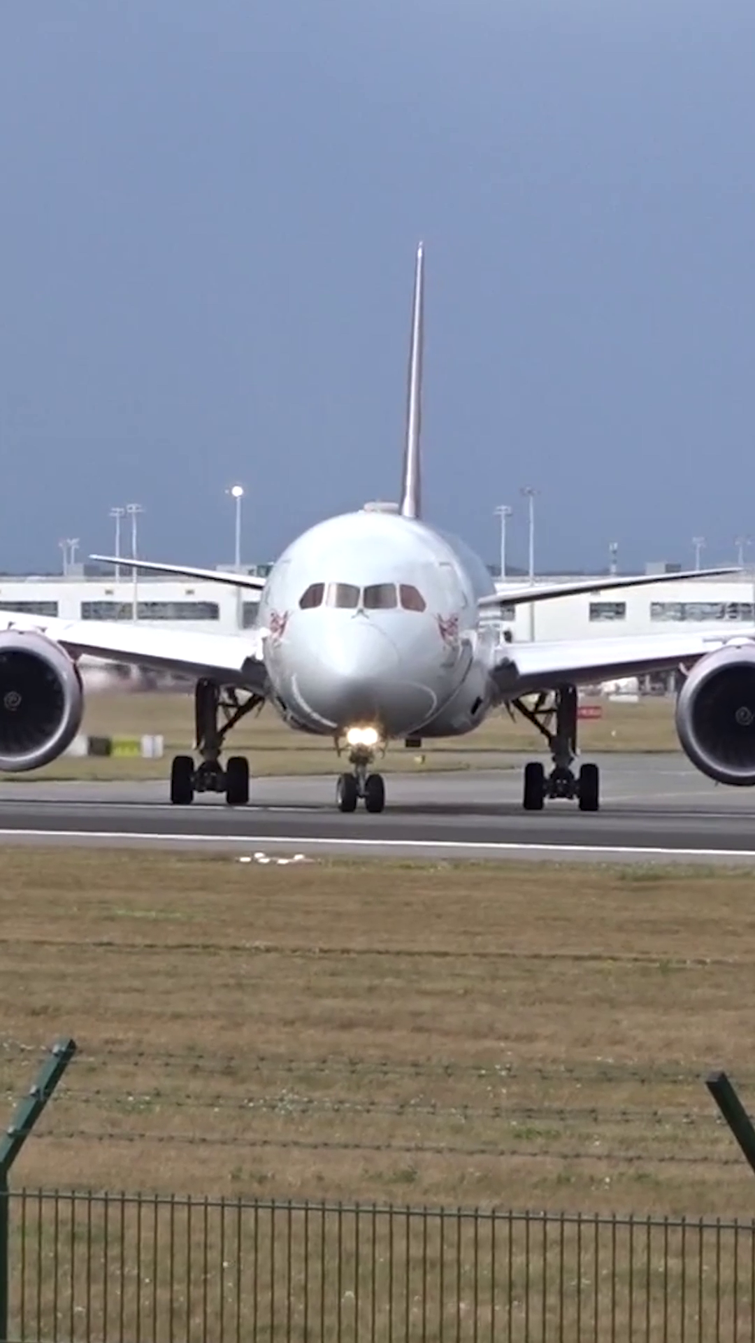 Virgin Atlantic Boeing 787 900 Dreamliner Stock Footage SBV-353237623 ...