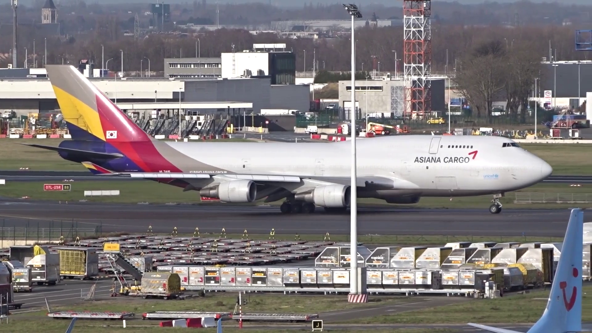 Asiana Airlines Cargo Boeing 747f Freighter Stock Footage SBV-352747727 ...