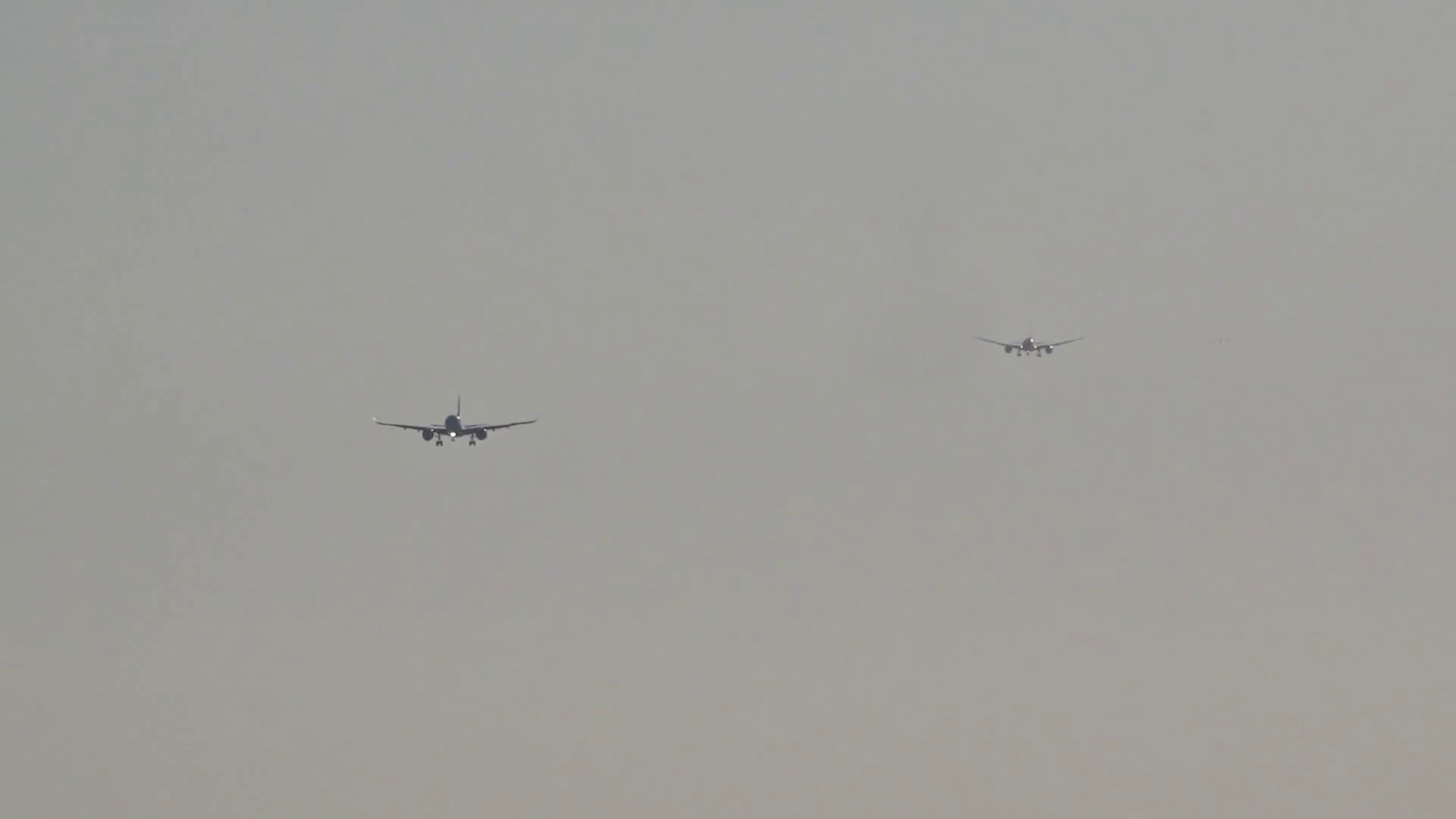 Airplanes Aircraft Planes Final Approach Stock Footage SBV-352758644 ...