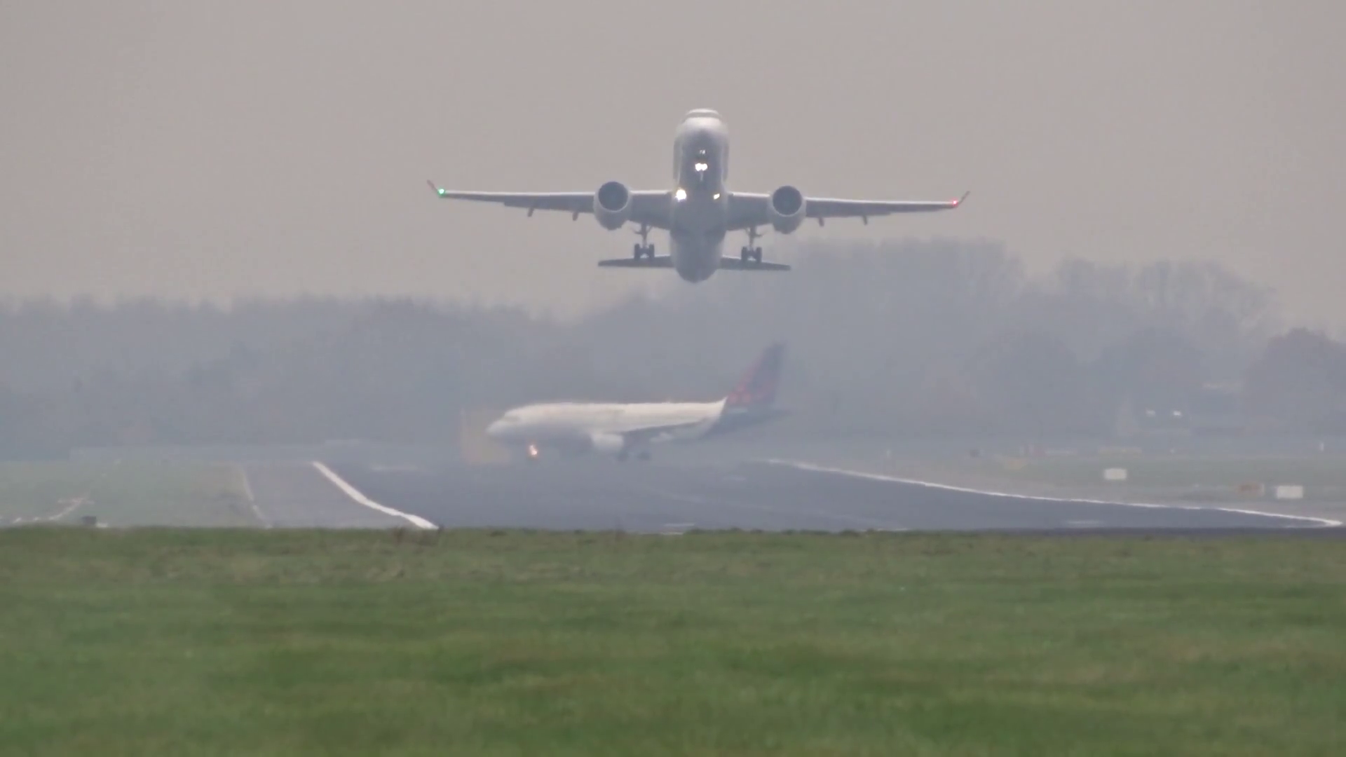 Swiss Airlines Airbus A220 Taking Off Stock Footage SBV-352762166 ...