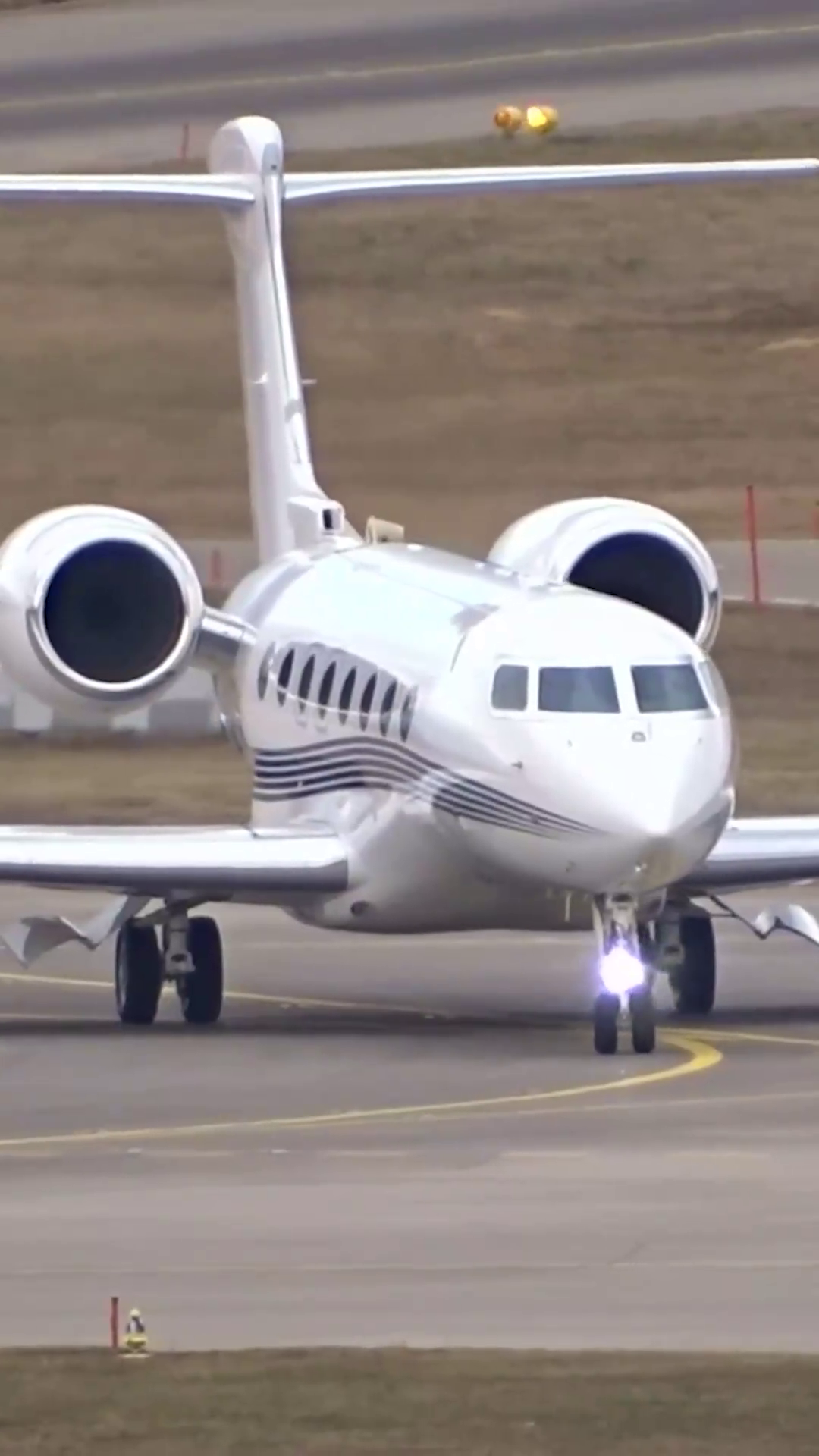 High End Business Jet Turning Taxiway Stock Footage SBV-353238076 ...