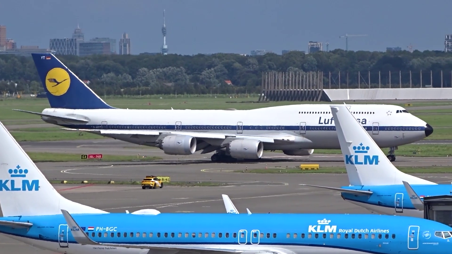 Lufthansa Boeing 747 Retro Colors Livery Stock Footage SBV-352773907 ...