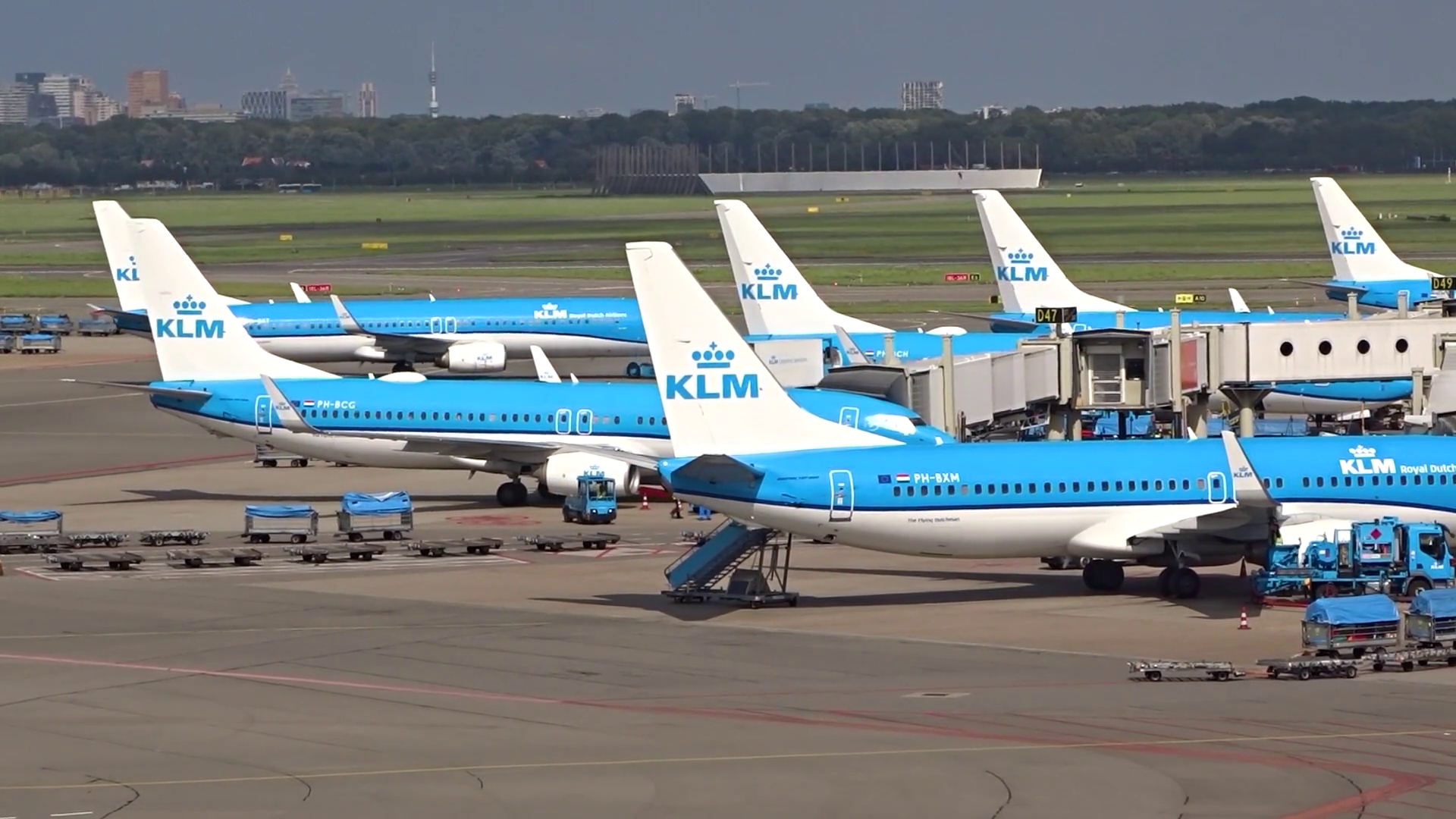 Klm Aircraft Parked Gate Airplane Pushing Stock Footage SBV-352774050 ...