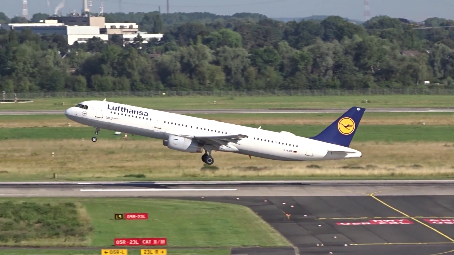 Lufthansa Airbus A321 Taking Off Dusseldorf Stock Footage SBV-352774198 ...