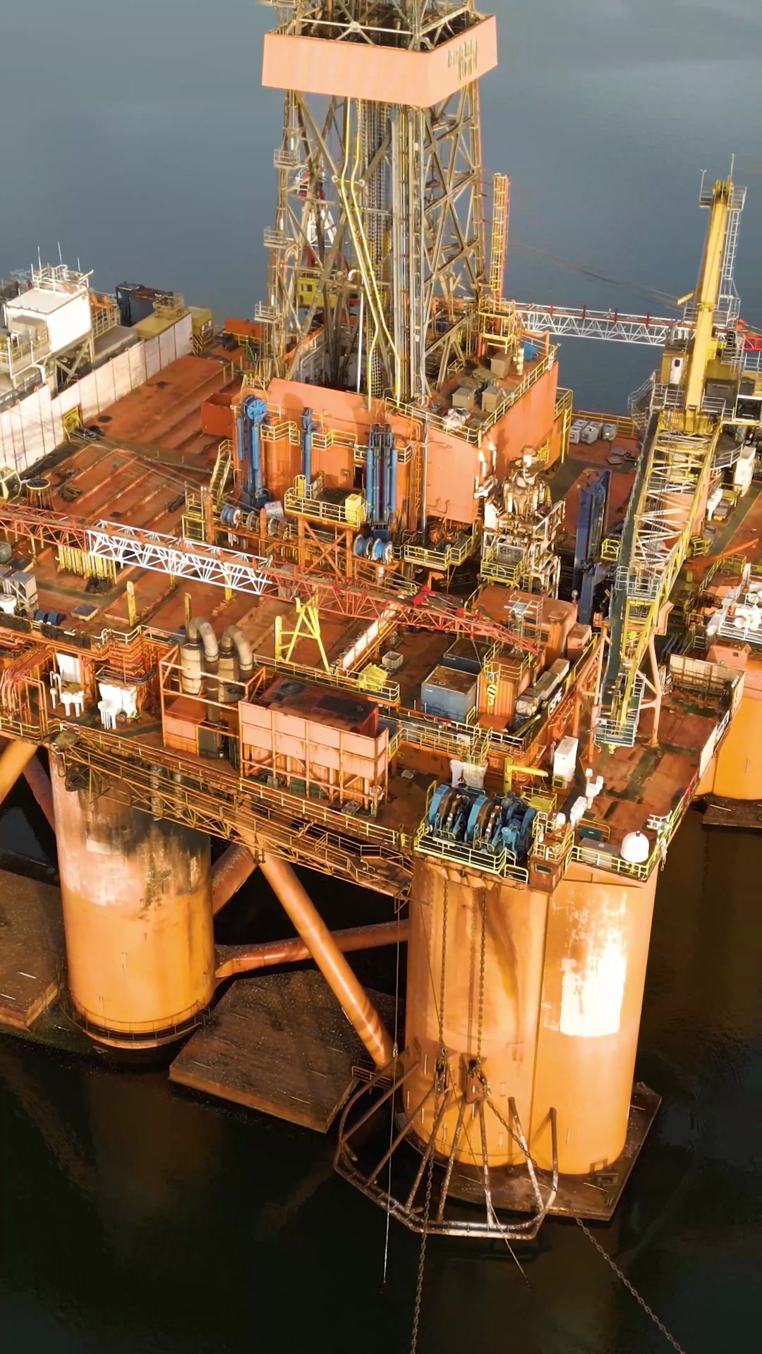 Center Offshore Oil Rig Drilling Platform Stock Footage SBV-353203371 ...
