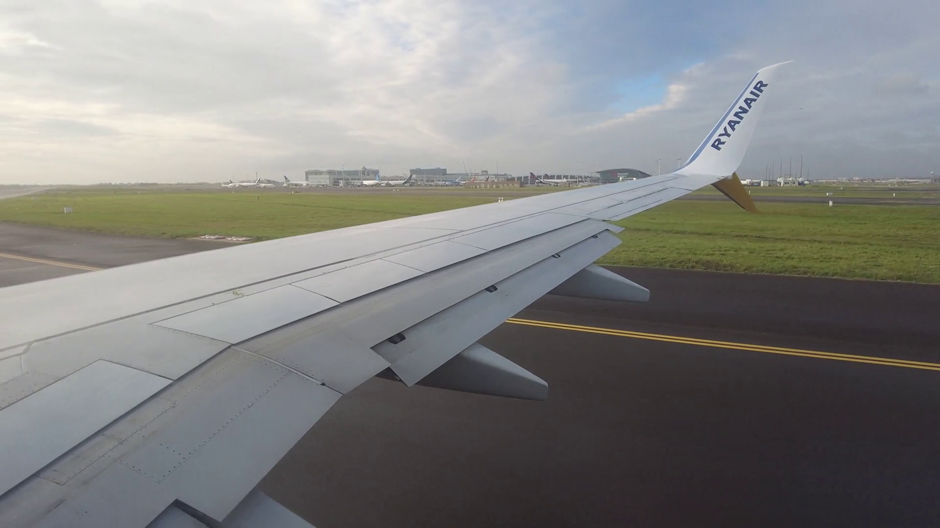 Window Seat Ryanair Boeing 737 Airplane Stock Footage SBV-352714615 ...