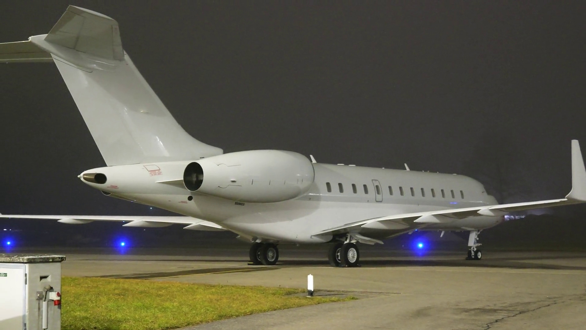 White Unmarked Private Jet Designed Haul Stock Footage SBV-352602994 ...