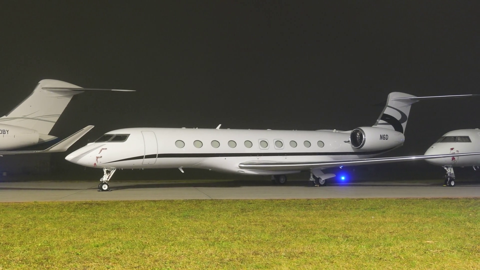 Gulfstream G700 Heavy Private Jet Featured Stock Footage SBV-352603052 ...