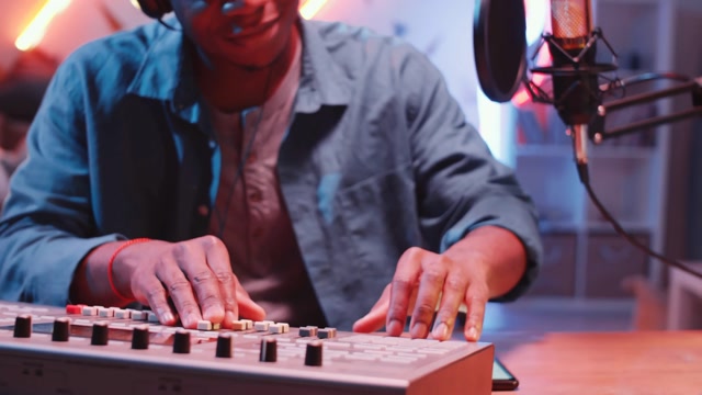 Man Tapping Head Stock Footage: Royalty-Free Video Clips - Storyblocks
