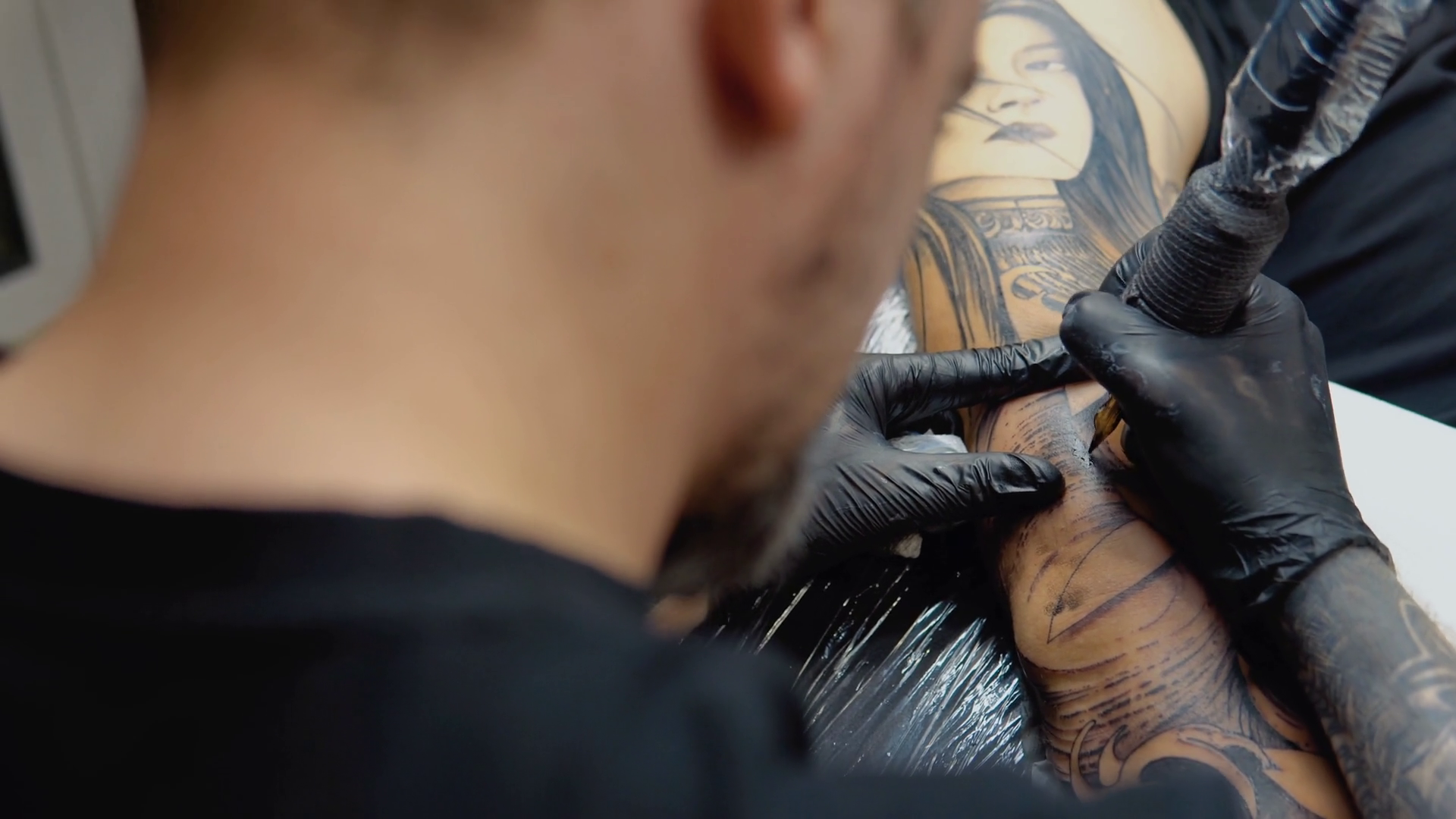 The Master Of Tattooing Makes Shading Of Stock Footage SBV-352233911 ...