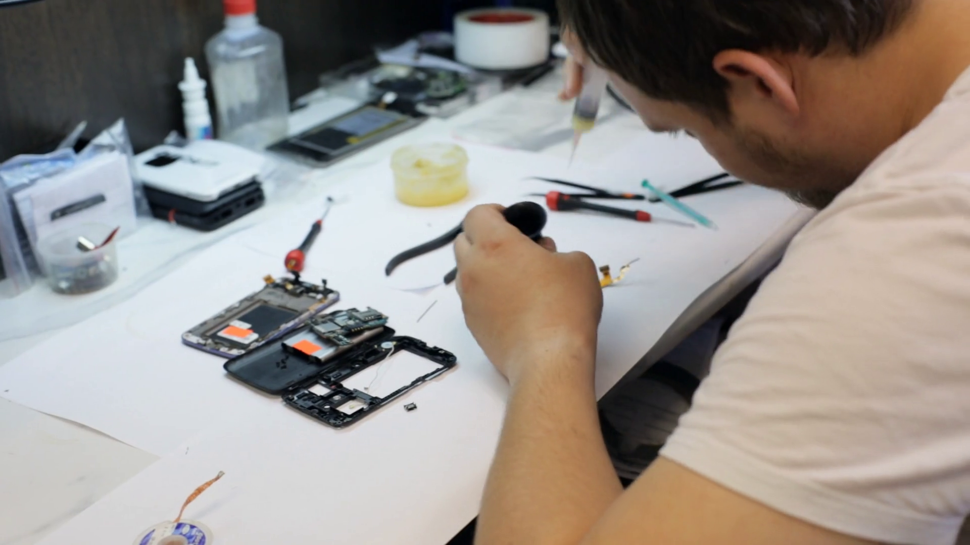 Master Soldering Microchip Mobile Phone Stock Footage SBV-314957875 ...