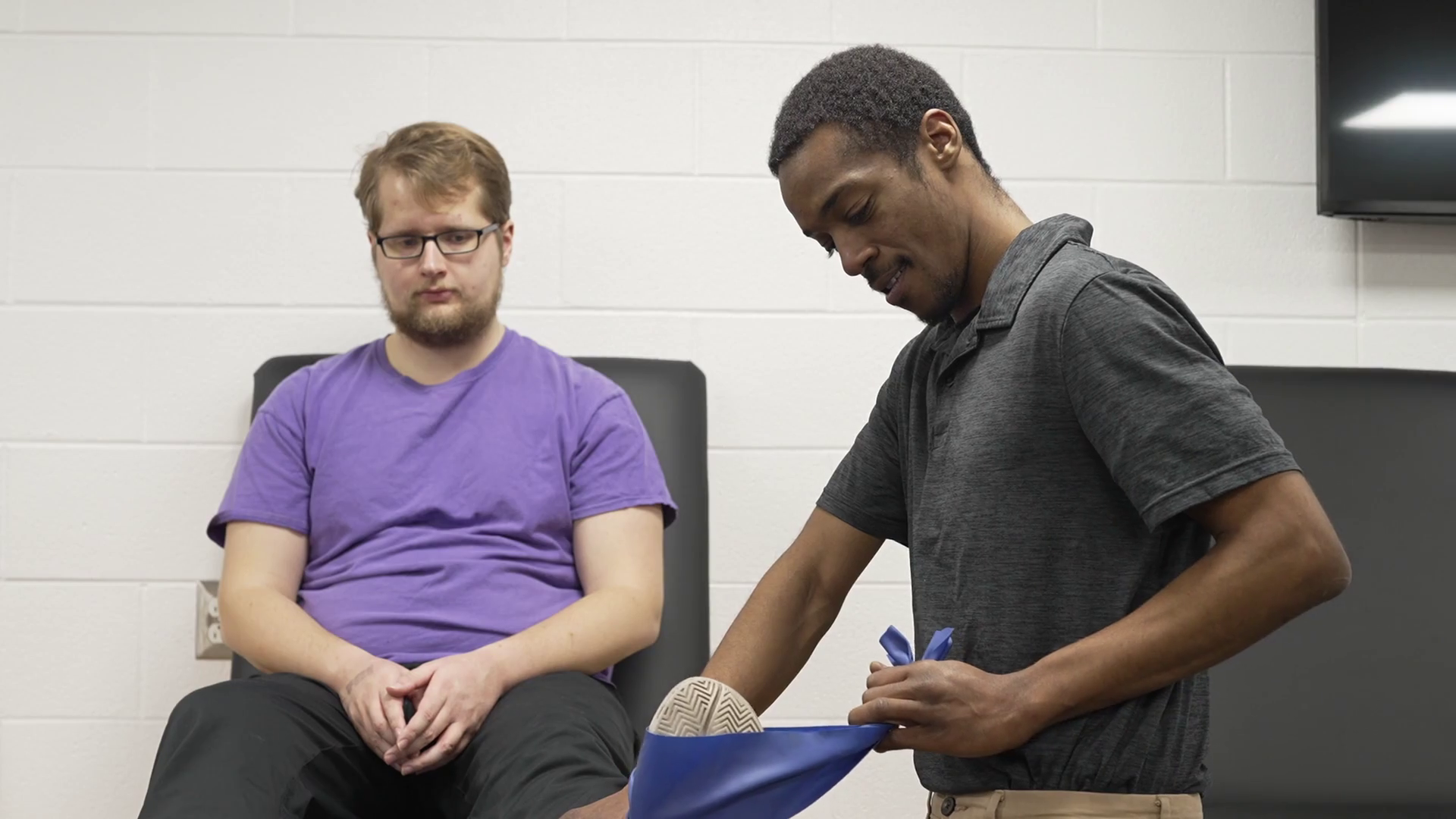 Black Male Athletic Trainer Uses Stretch Stock Footage SBV-346734299 ...