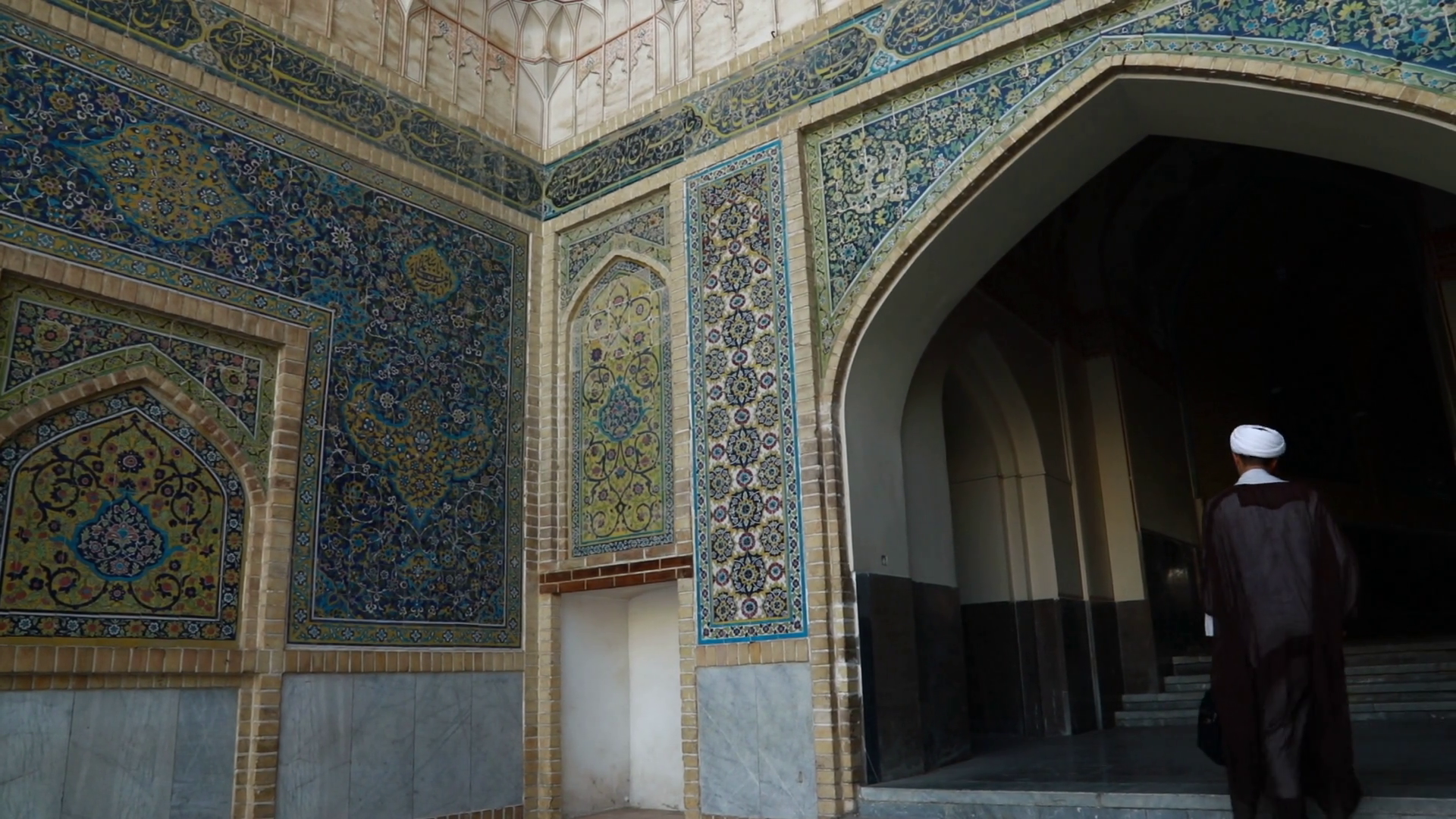 Qom Iran: Shiite Clerics Enter Qom Seminary Stock Footage SBV-348859761 ...