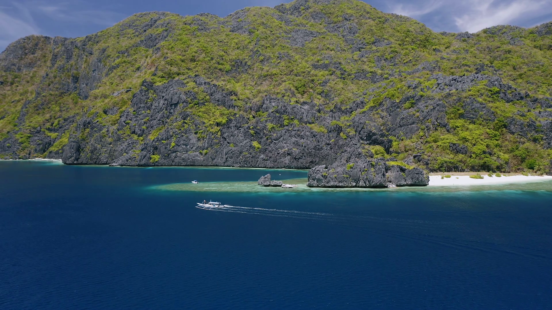 4K Aerial view of strait near Matinloc Island in El Nido, Palawan ...
