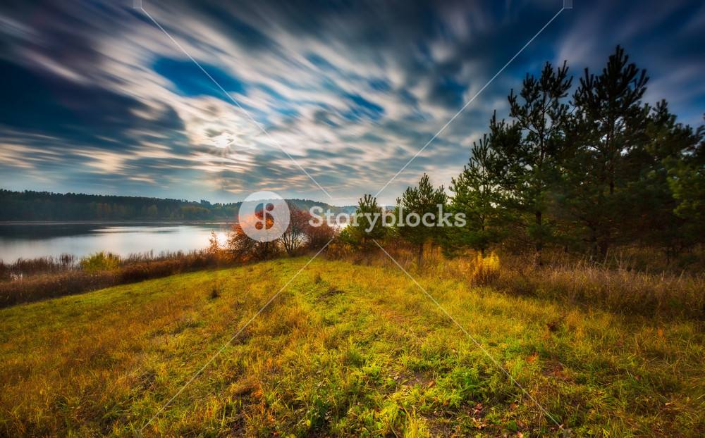 Beautiful long exposure autumnal landscape of lake and and colorful ...